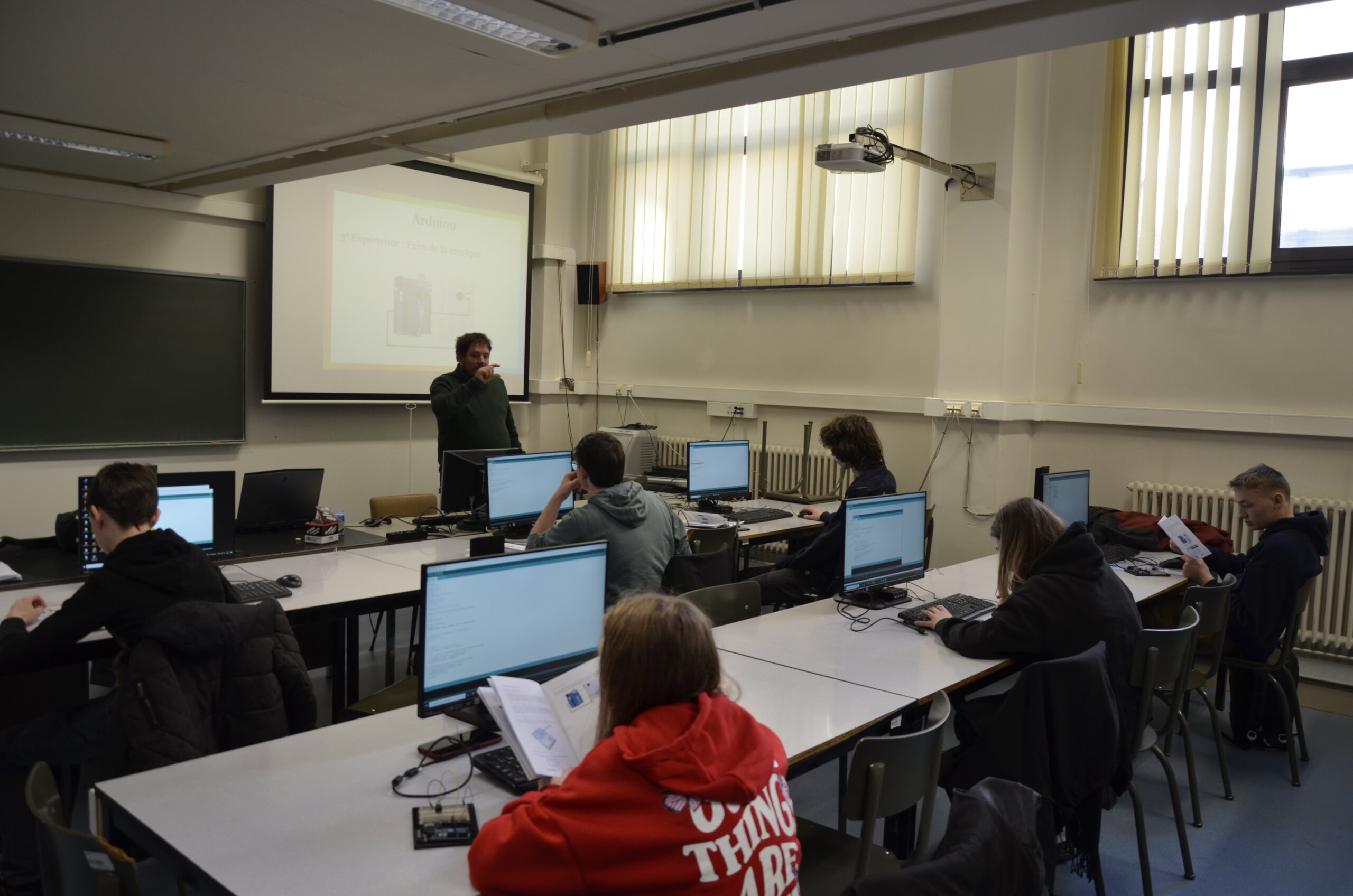 Discovery of electricity: The ISIA Lab introduces high school students ...